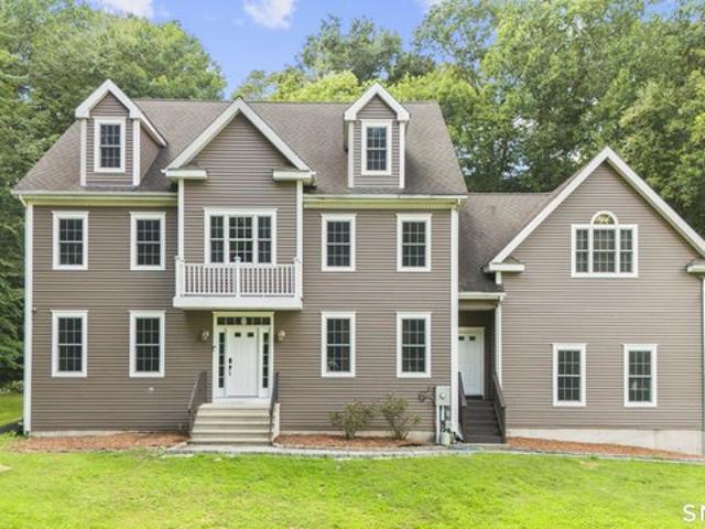 3 Butternut Ridge Rd, Oxford, CT 06478
