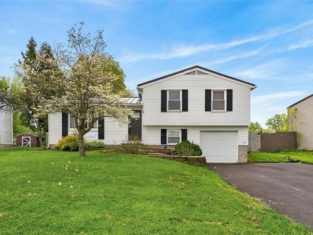 3 Barringer Dr, Hamlin, NY 14464