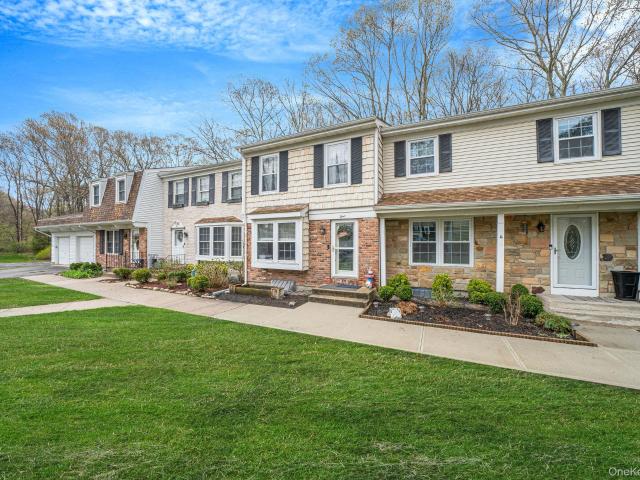 3 Bartlett Commons, Yaphank, NY 11980 | MLS #988705 | Compass