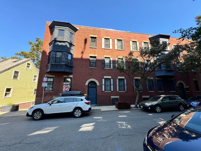 3 Bartlett St