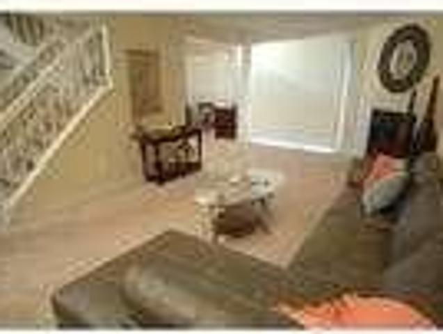 3 bathrooms \ 2 bedrooms \ $1,960/mo convenient location. Pet OK!