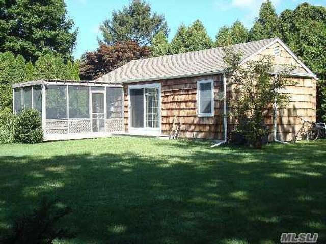 3 Bay Ln, Brookhaven, NY 11719