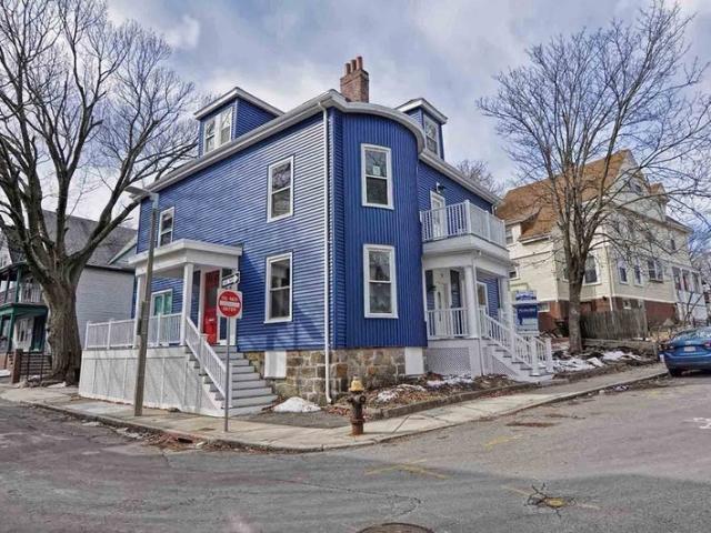 3 Bd Available for rent in an amazing newely renov