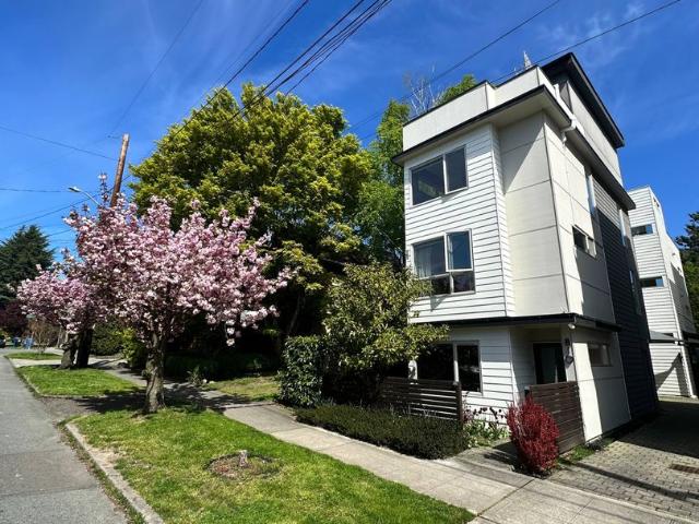 3 bd | 2 bath | Stylish Townhome with Private Rooftop Deck