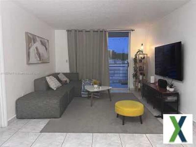 3 bd, 2 ba, 1147 sqft Condo for sale Kendale Lakes, Florida