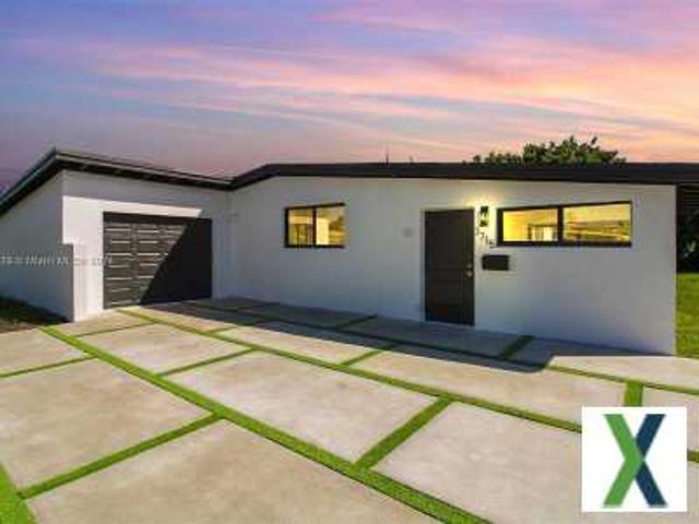 3 bd, 2 ba, 1270 sqft House for sale Westchester, Florida