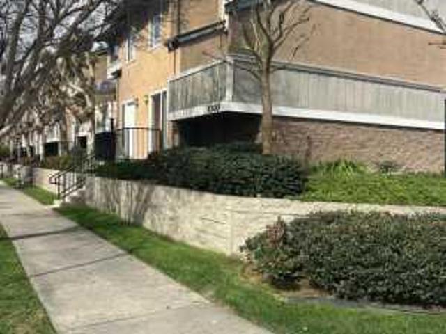 3 bd, 2 ba, 1280 sqft Townhome for sale Santa Ana, California