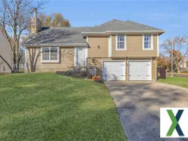 3 bd, 2 ba, 1360 sqft House for sale Lenexa, Kansas