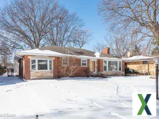3 bd, 2 ba, 1329 sqft Home for sale Bensenville, Illinois