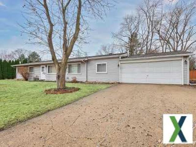 3 bd, 2 ba, 1429 sqft Home for sale Gurnee, Illinois