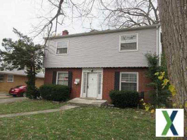 3 bd, 2 ba, 811 sqft Home for sale Waukegan, Illinois