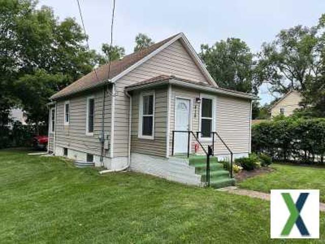 3 bd, 2 ba, 912 sqft Home for sale Waukegan, Illinois