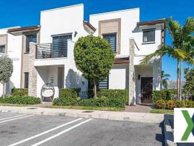 2 bd, 2 ba, 1009 sqft Apartment for sale Ives Estates, Florida
