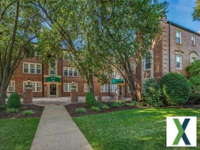 3 bd, 3 ba, 2500 sqft Condo for sale Clayton, Missouri