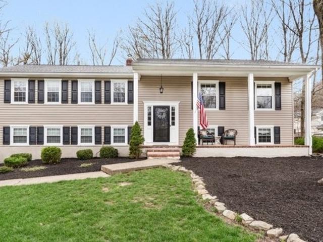 3 Beaver Dam Rd, Randolph, NJ 07869