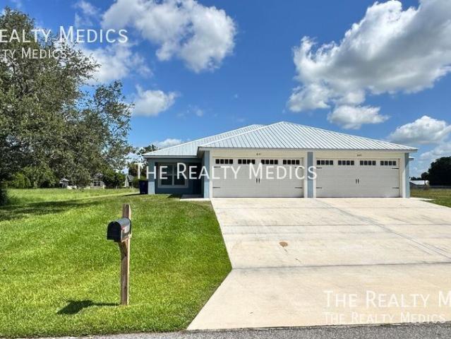 3 Bed/2 Bath Duplex Gem in Sebring's Tranquil Setting AVAILABLE NOW!