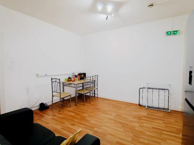 3 Bed 1 Bath