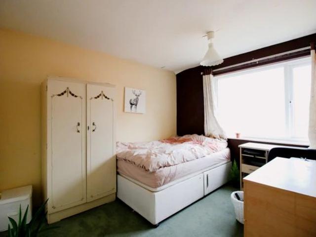 3 Bed / 1 Bath