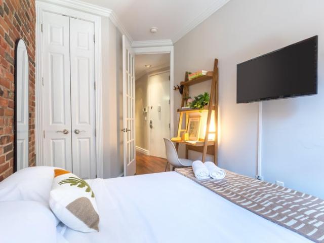 3 bed 1 bath LES Apt!