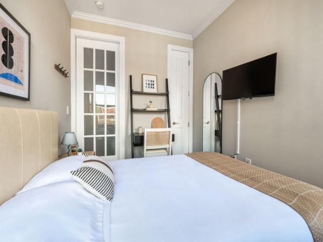 3 bed 1 bath LES Apt!
