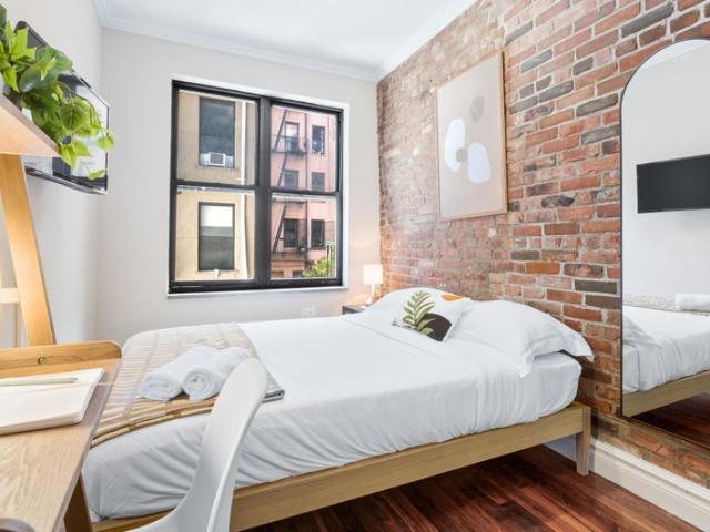 3 bed 1 bath LES Apt!