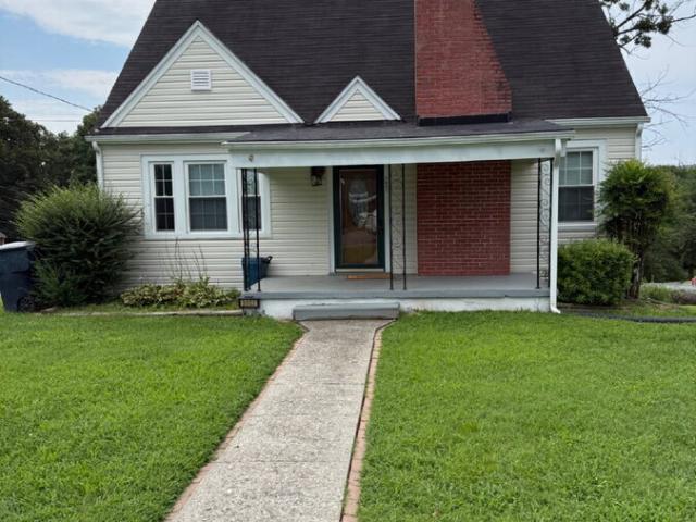 3 Bed / 1 Bath Single Family Available Now