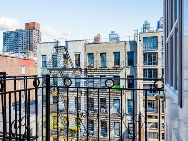 3 bed 1 bath w/ in unit Laundry!