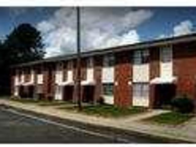 3 bed, 1.50 bath, safe neighborhood. $685/mo