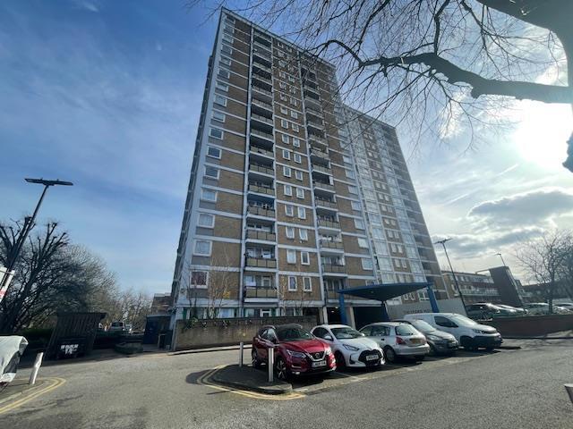 3 bed 1st Floor Flat to rent in Tottenham Haringey, N15, from Kings Group Tottenham. 34094