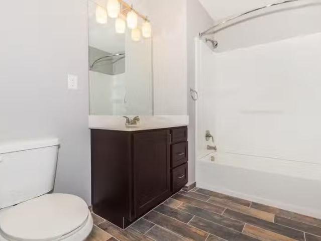 3 Bed 2 Bath 10th and Jefferson