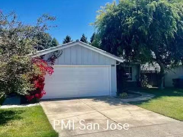 3 Bed 2 Bath 1,410sqft home available for rent in Newark 3609.