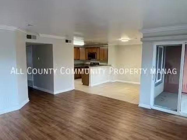 3 bed 2 bath Condo in Escondido! Upstairs Unit $250 Move I.
