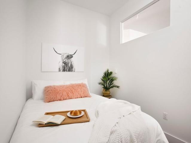 3 bed 2 bath Central ave apt!