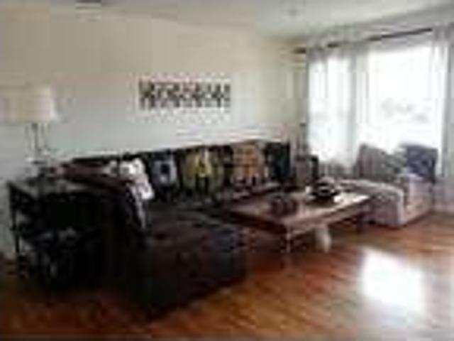 3 bed 2 bath beach bungalow with pool and hot tub in Oceanside