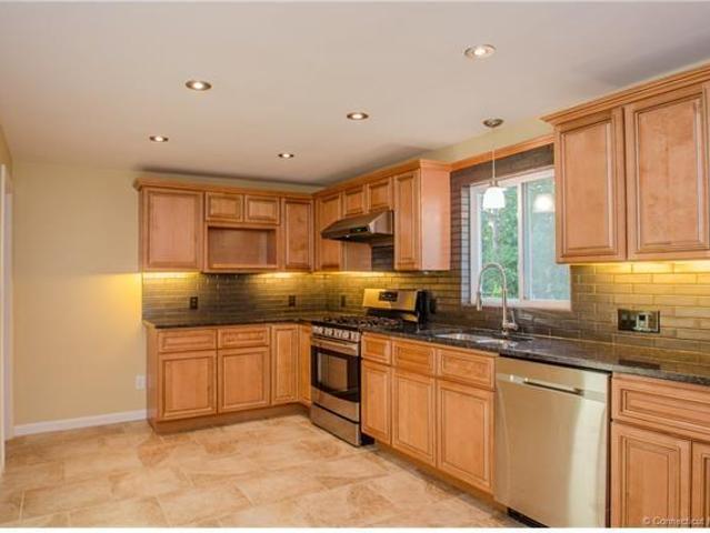 3 Bed 2 Bath House 205 RIDGEWOOD RD for sale in West Hartford, Connecticut