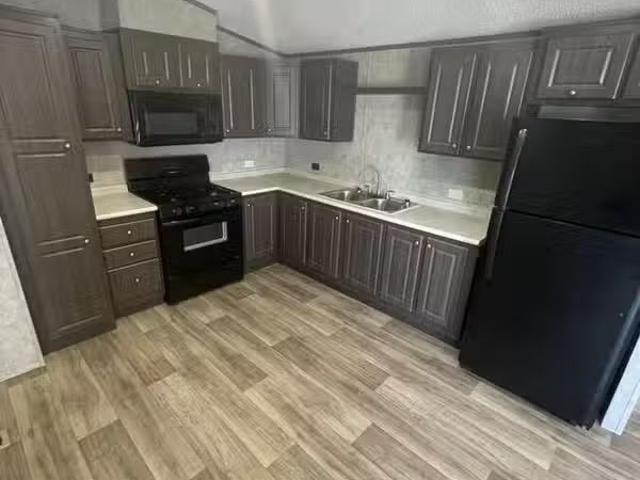3 Bed 2 Bath Home Available for Lease at Oakridge MHP OK !.