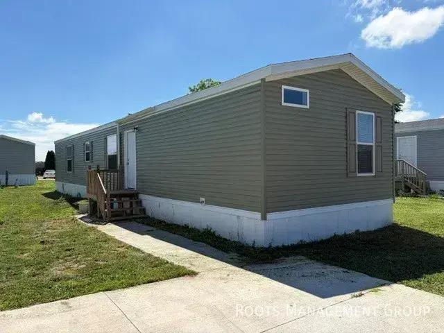 3 Bed 2 Bath Home Available for Lease at Cottonwood Terrace NE Apply Now!