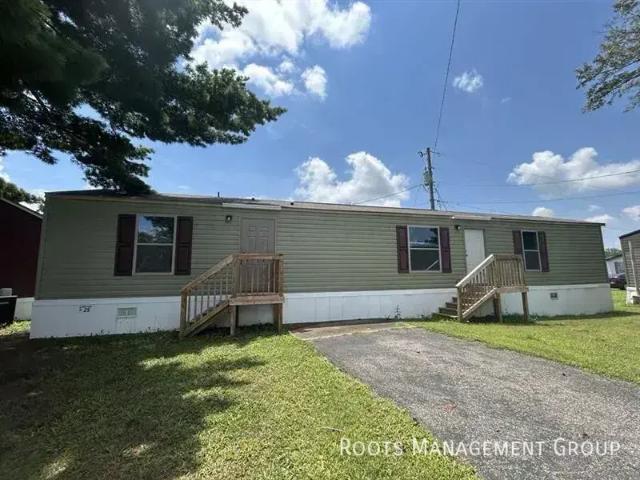 3 Bed 2 Bath Home Available for Lease at Riviera Courts Apply Now!