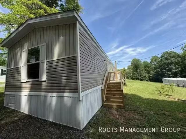 3 Bed 2 Bath Home Available for Lease at Willow Oaks MHP !.