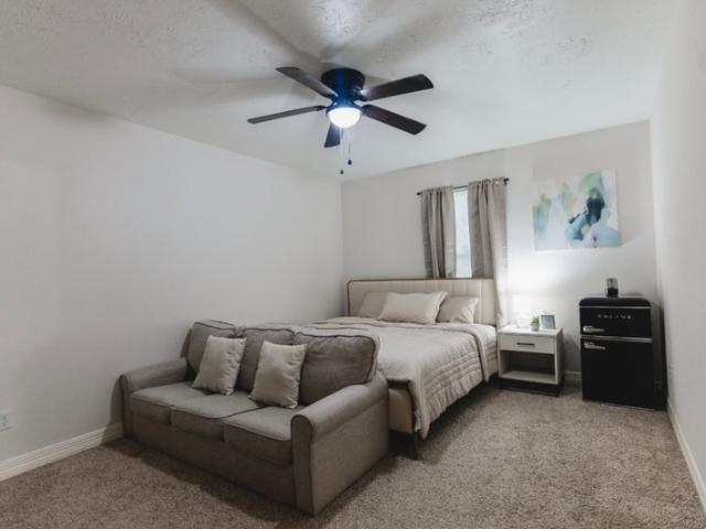 3 bed 2 bath home in the Heights