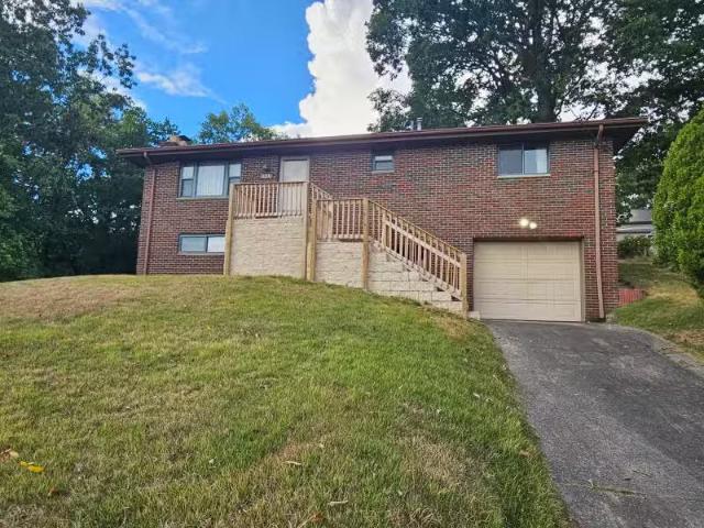 3 Bed, 2 Bath Home in Charleston, $1450/mo 1201 Woodland Dr