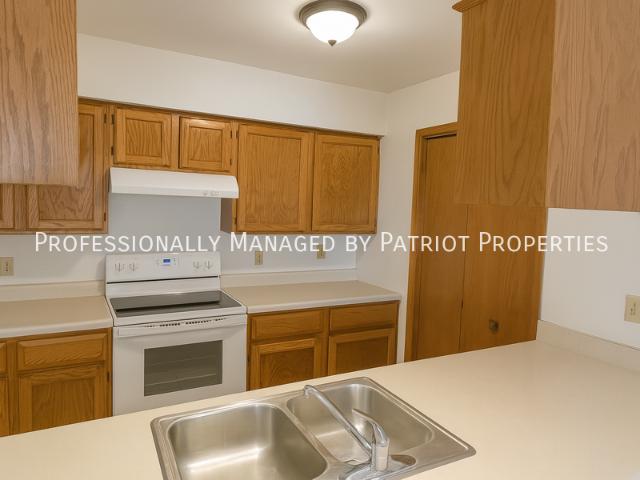 3 Bed / 2 Bath Fourplex on Madison's North Side