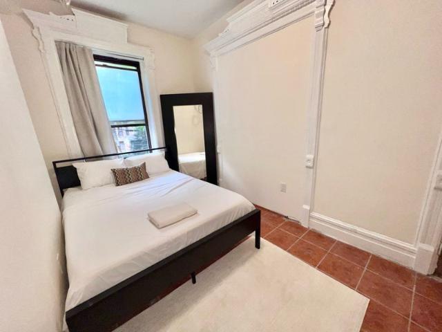 3 Bed, 2 Bath Rooms Available for Rent