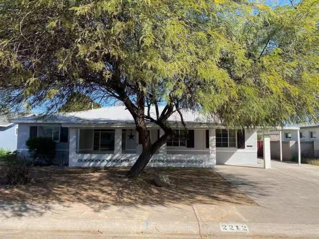 3 Bed 2 Bath w/ POOL Completely remodeled in North Central Pho.