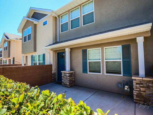 3 bed 2 bath Townhome for rent, small dog allowed!