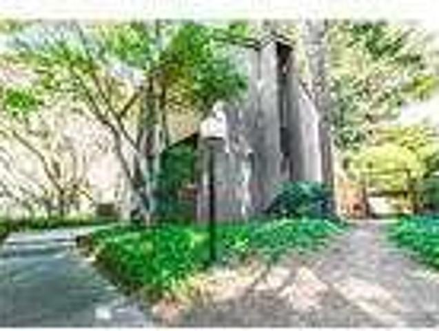 3 Bed, 2 Bath Townhouse With Great Amenities