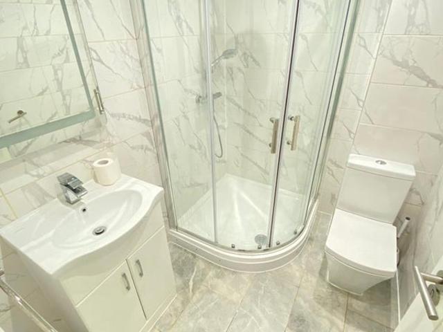 3 bed, 2 bathroom flat to rent Ealing