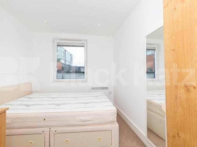 3 bed 2 bathroom property located within a secure development in Holloway
