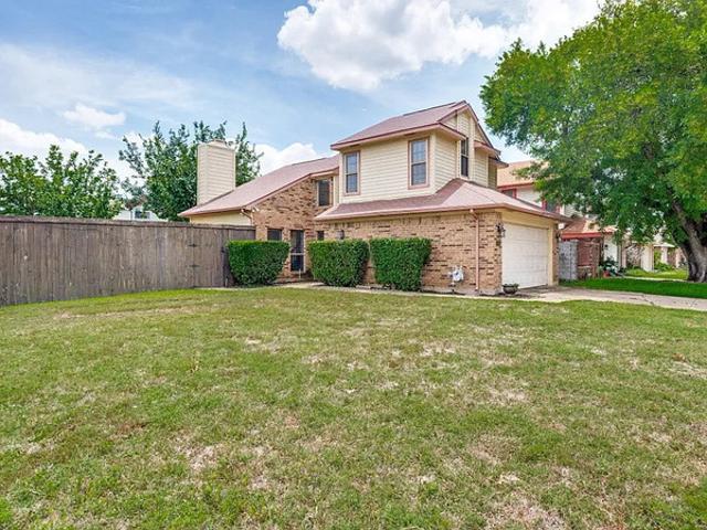 3 Bed, 2.5 bath, 2 Story Home with Garage and Fenced Backyard