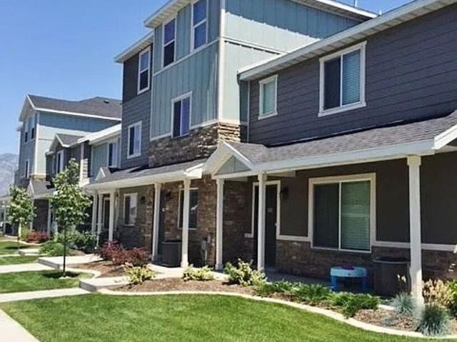 3 Bed 2.5 Bath Town Home in Vineyard for Rent